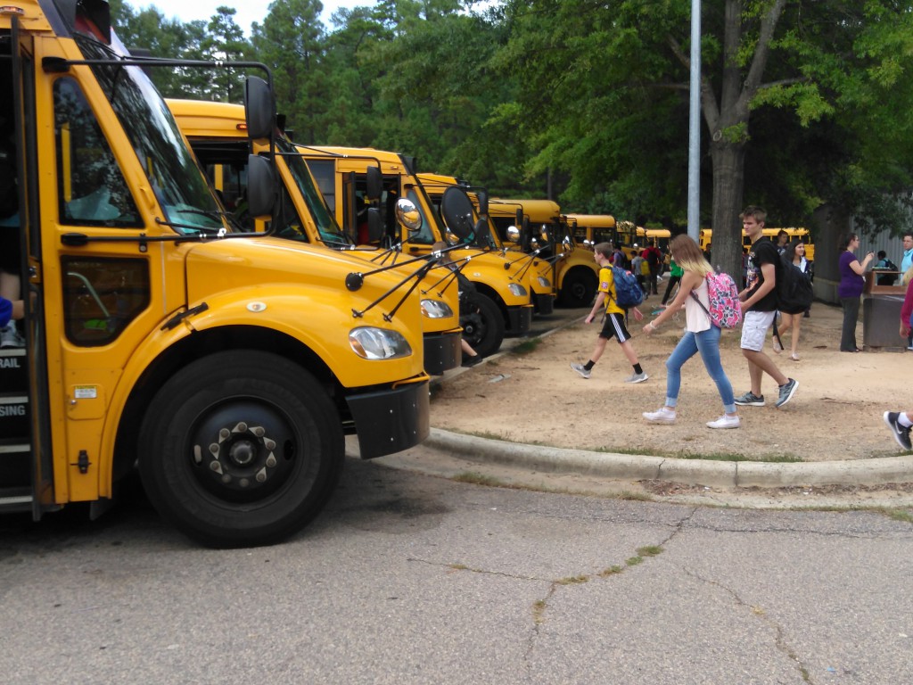 Leesville experiences bus delays - The Mycenaean